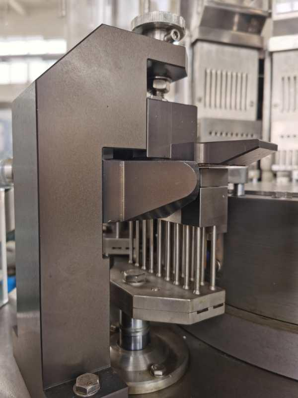 Comparison of Capsule Filling Machine New NJP-2500C V.S. NJP-2500 ...